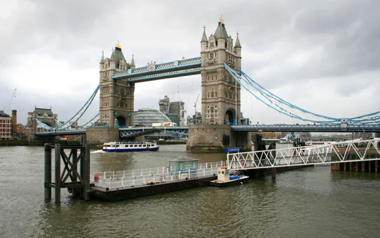 Tower Bridge Quay-London - Tatinta